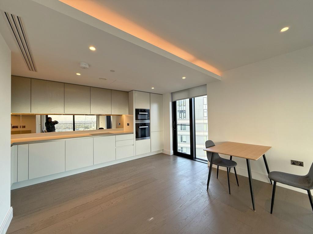 The Dumont, 27 Albert Embankment, SE1 2 bed flat - £4,500 pcm (£1,038 pw)