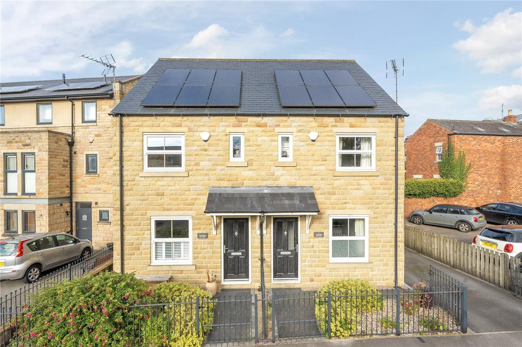 Strayside Cottages, Myrtle Square... 3 bed semi-detached house - £335,000