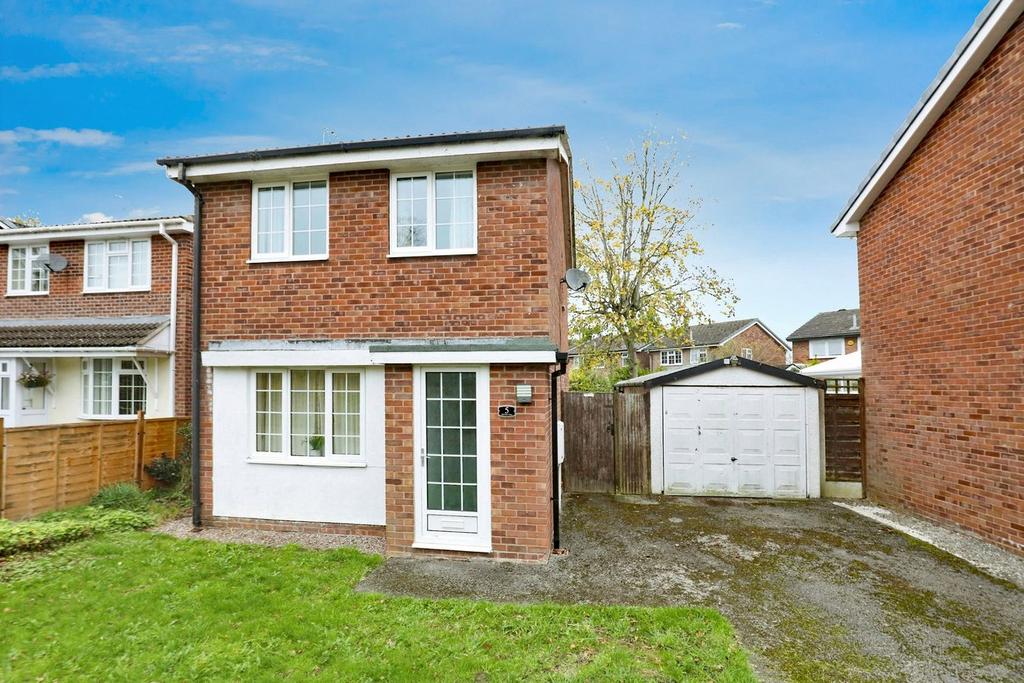 Oldgate Close, Middlewich CW10 3 bed detached house - £215,000