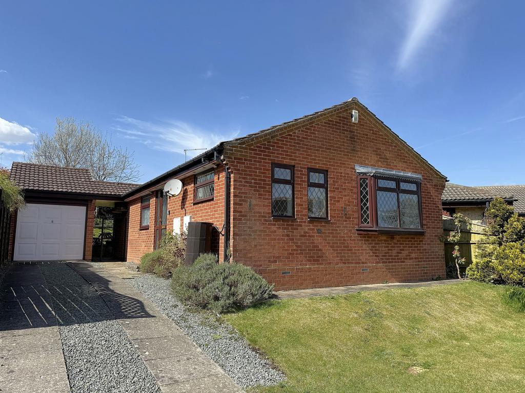 Tamar Grove, Hythe, SO45 3 bed detached bungalow - £385,000