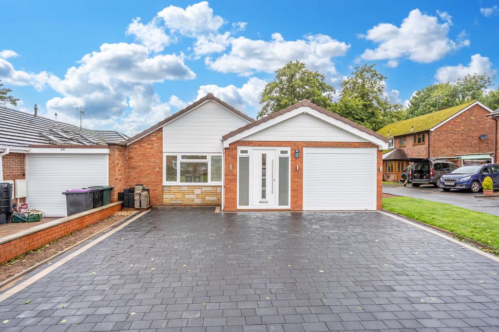 Woodland Close, Wolverhampton WV7 3 bed property - £450,000