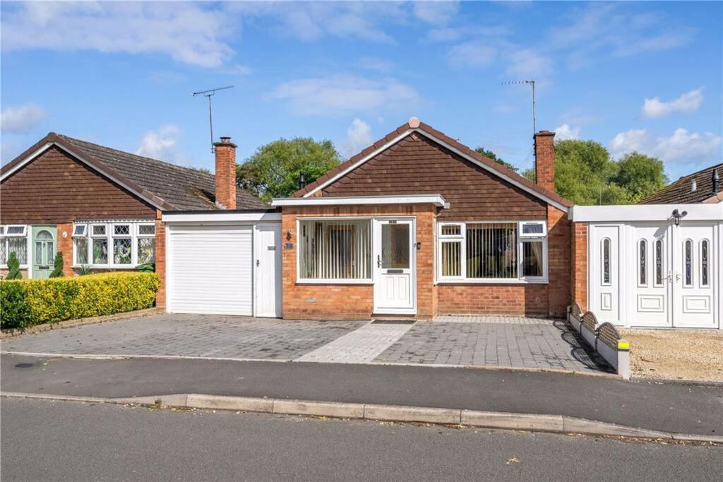Bushfield Road, Wolverhampton WV7 3 bed detached house for sale - £330,000