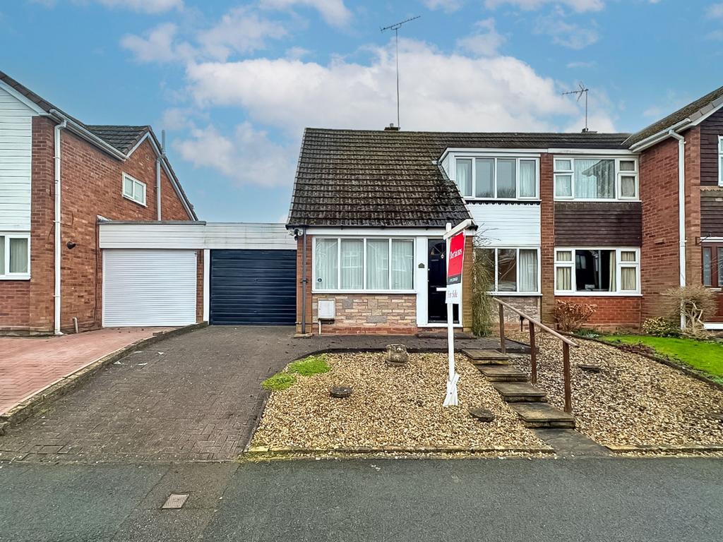 Windsor Road, Wolverhampton WV7 2 bed semi-detached house - £249,000