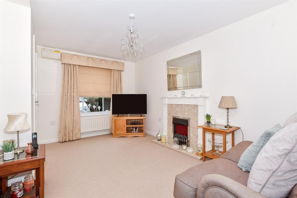 Farington Close, Maidstone, Kent 2 bed terraced house - £300,000