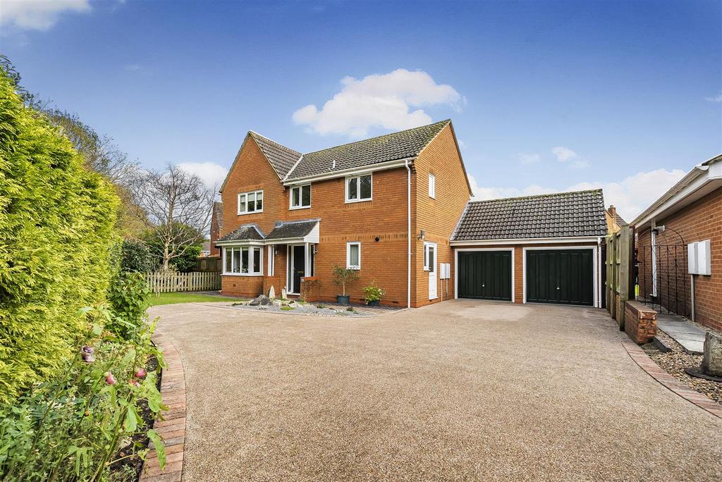 Cranesbill Road, Devizes 4 bed detached house - £489,950