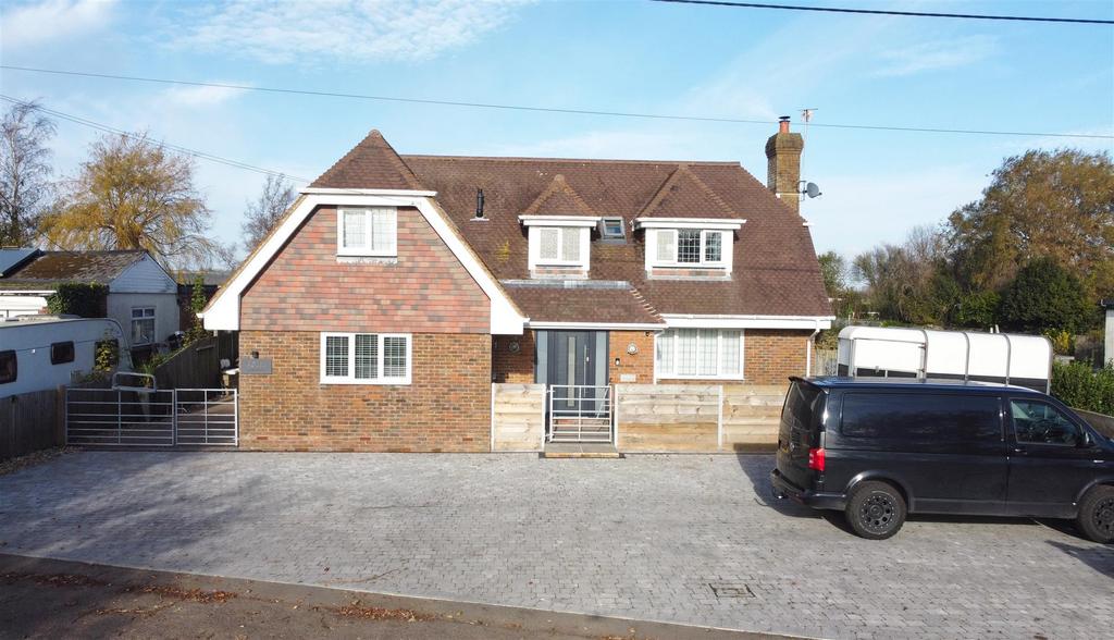 Sea Road, Winchelsea Beach, Winchelsea 3 bed detached house for sale - £699,950