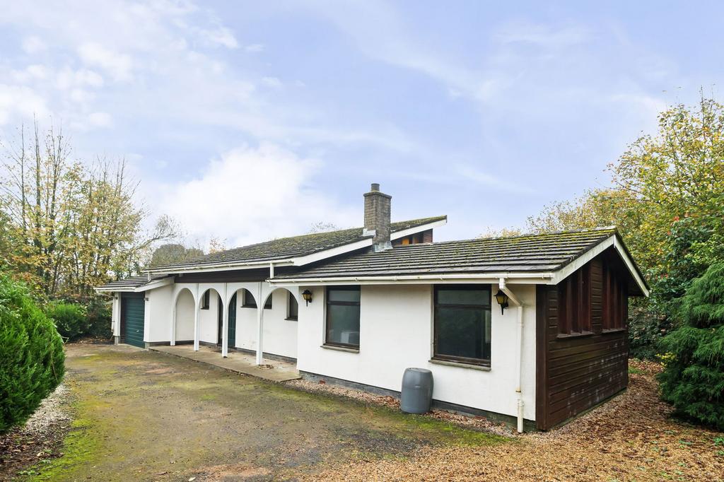 Launceston PL15 3 bed detached bungalow - £280,000