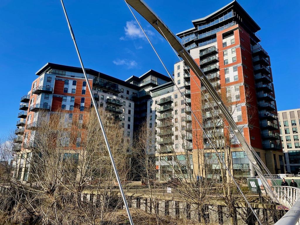 Riverside Way, Leeds, West Yorkshire... 2 bed flat - £900 pcm (£208 pw)
