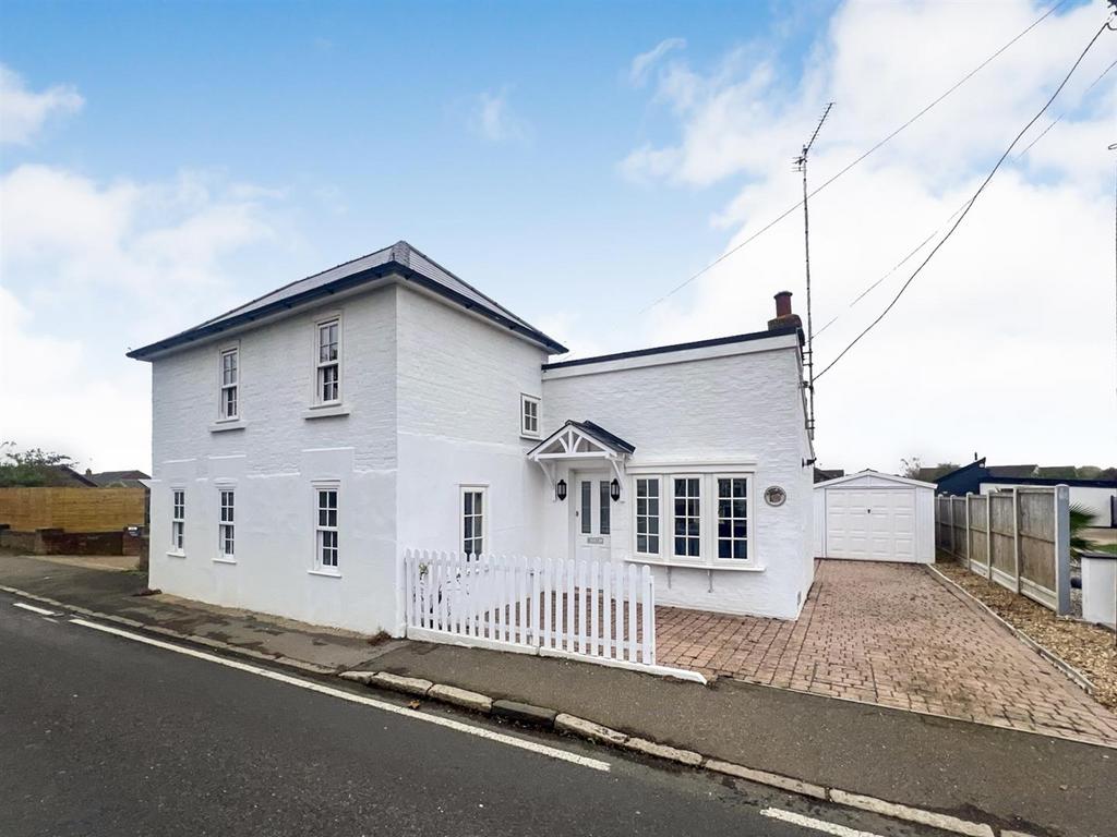 Summerhill, Althorne 3 bed detached house - £400,000