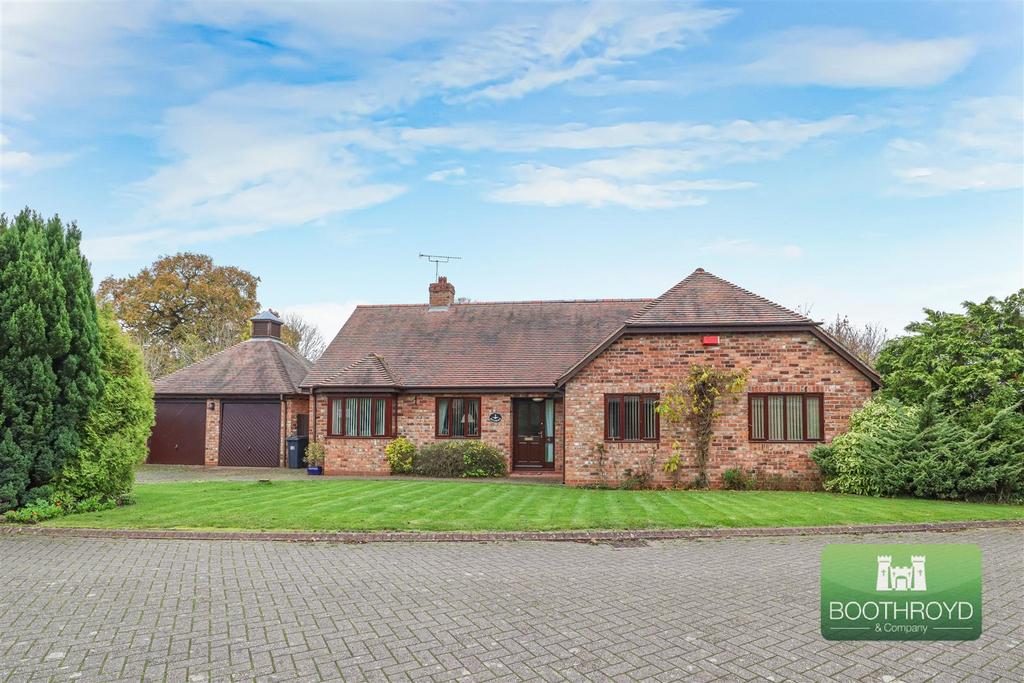 The Wardens, Kenilworth 3 bed detached bungalow - £615,000