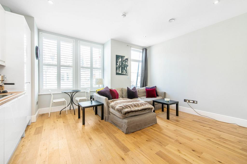 Munster Road, London, SW6 2 bed flat - £2,250 pcm (£519 pw)