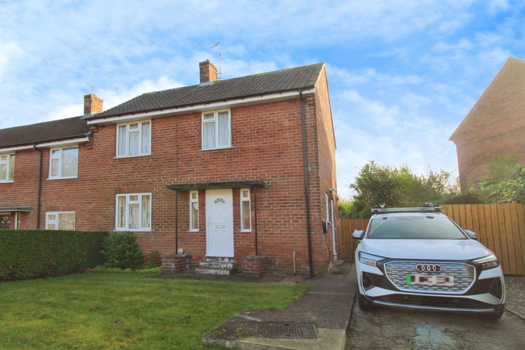 Broomhill Road, Prudhoe NE42 2 bed semi-detached house - £125,000
