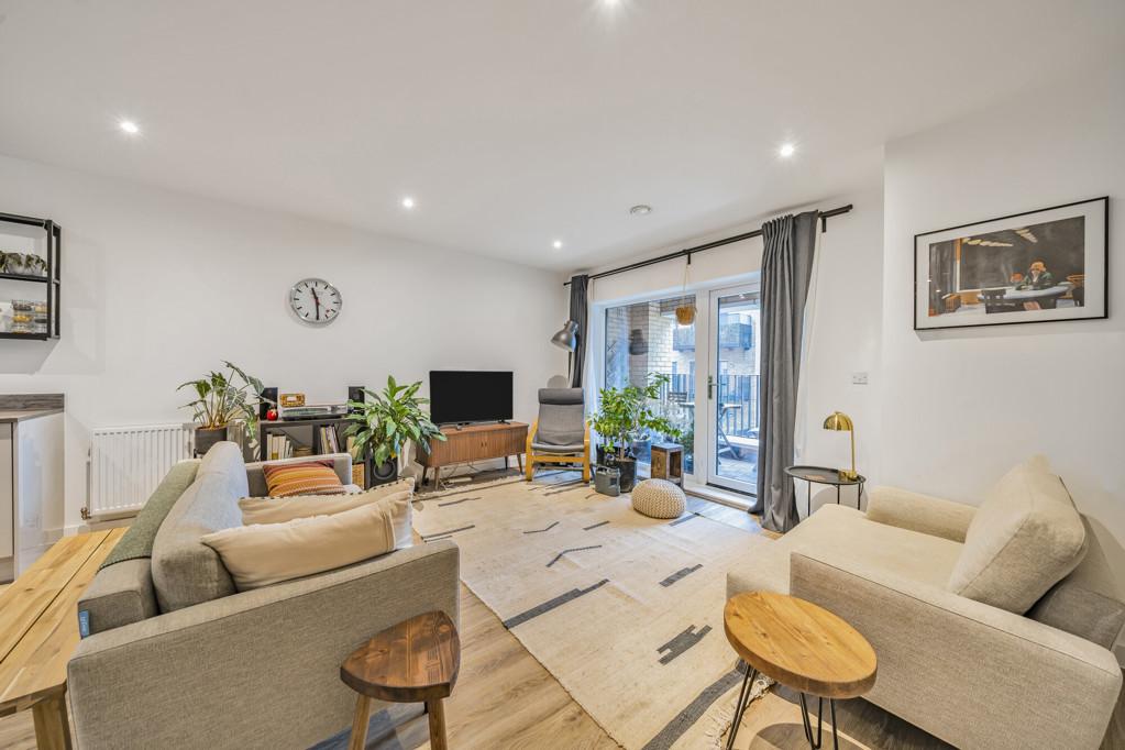 Brumwell Avenue, London 3 bed apartment - £525,000