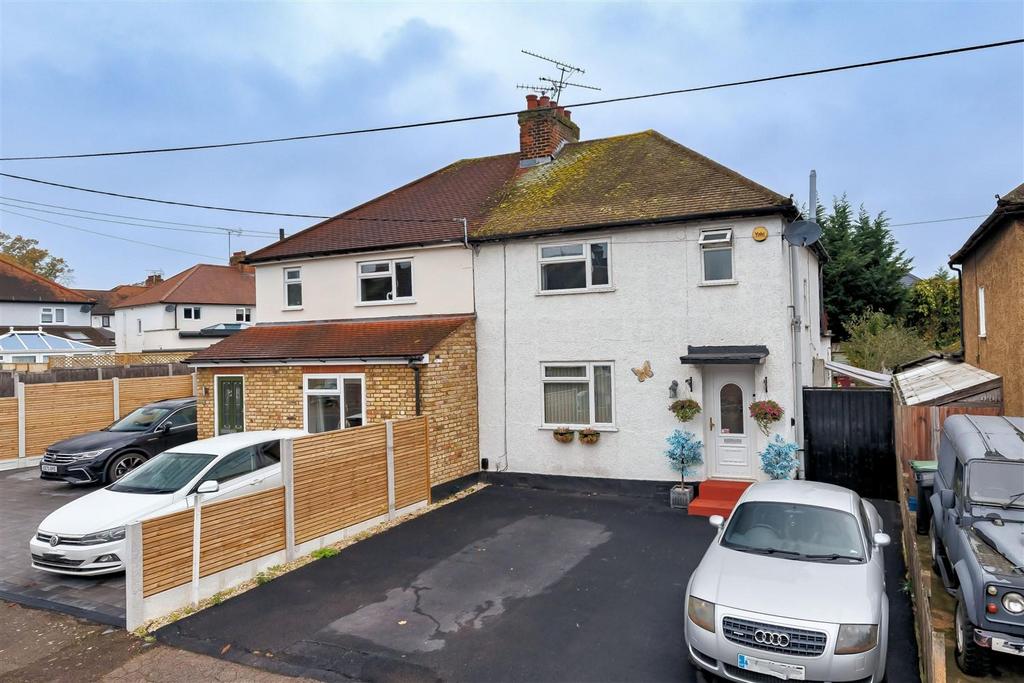 Rodney Road, Ongar 4 bed semi-detached house - £425,000