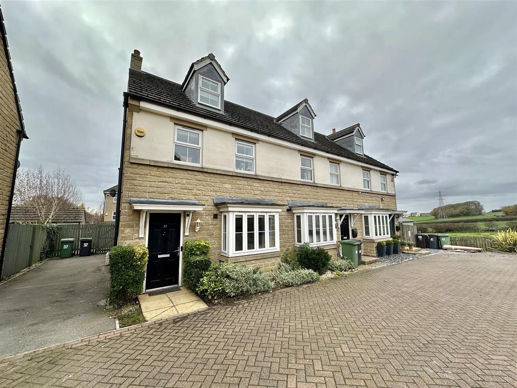 Springfield Court, Liversedge 3 bed end of terrace house - £269,950