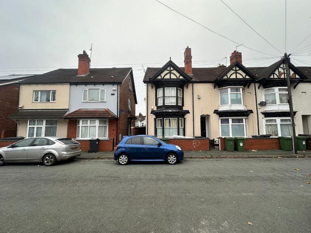 8 Paget Street, Wolverhampton, WV1 4AR 6 bed end of terrace house - £70,000