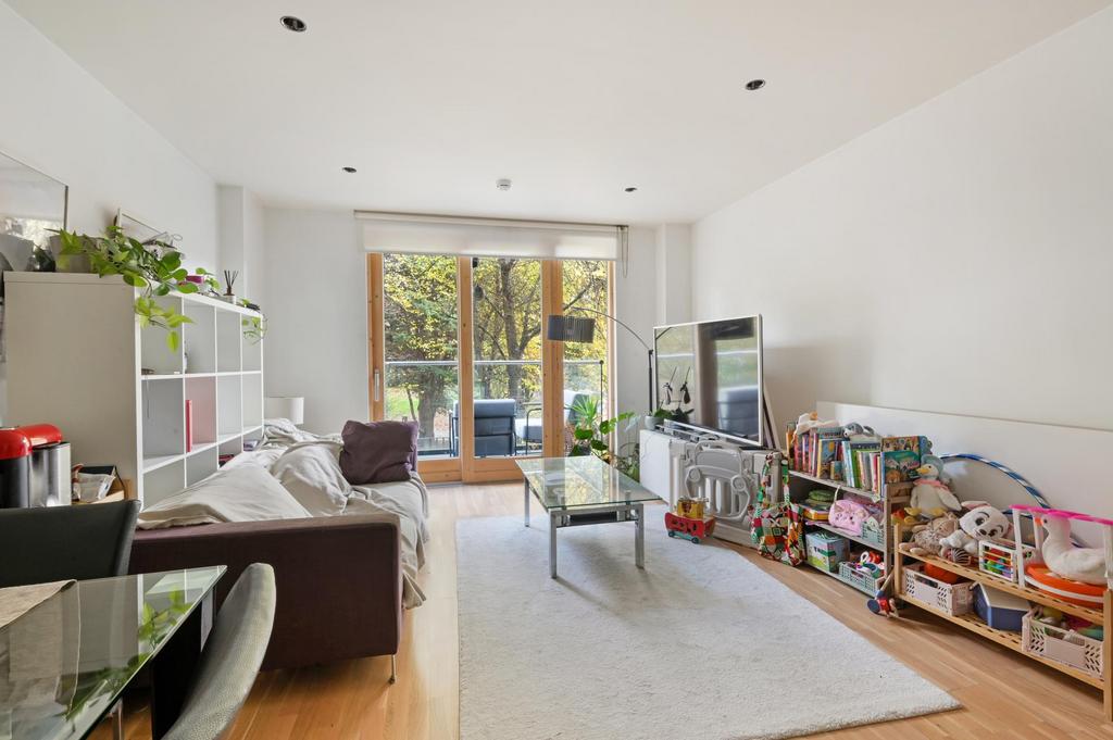 Binnacle House, 21 Wapping Lane, E1W 2 bed apartment - £2,817 pcm (£650 pw)