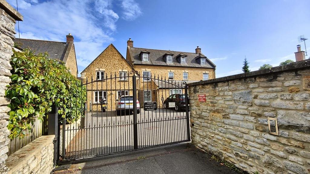 Digby Road, Sherborne 3 bed terraced house for sale - £350,000