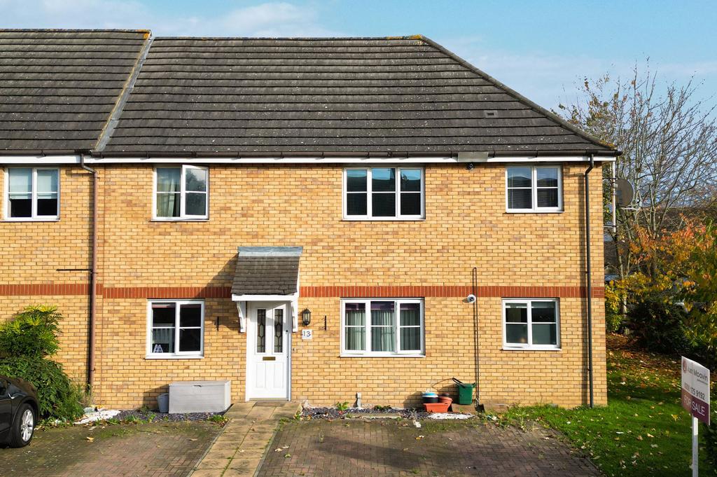 Whitmore Way, Basildon, Essex, SS14 2 bed apartment - £215,000