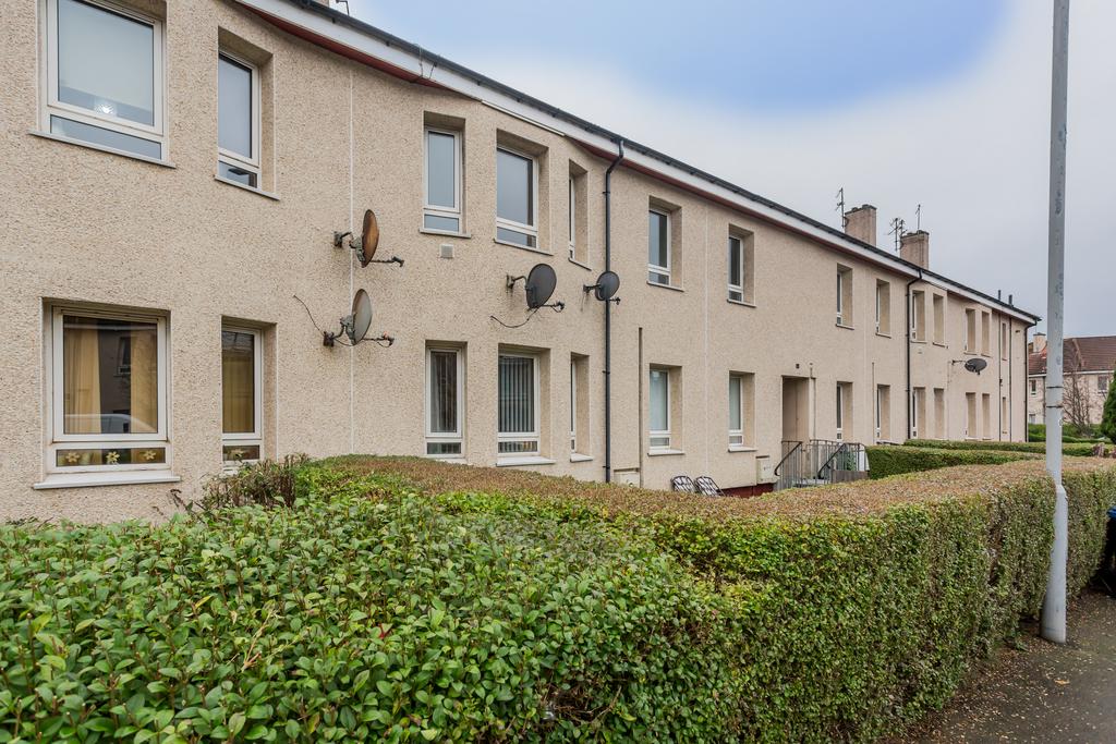 1/2 34 Marjory Drive, Paisley, PA3 4TA 3 bed flat - £82,000