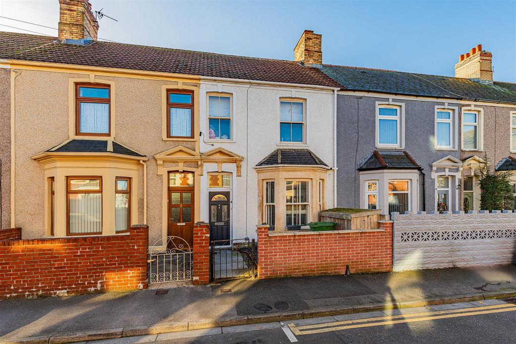 Romilly Road West, Cardiff CF5 2 bed flat - £235,000