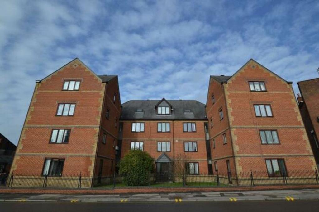 Regent Court, Reading RG1 1 bed flat - £1,125 pcm (£260 pw)