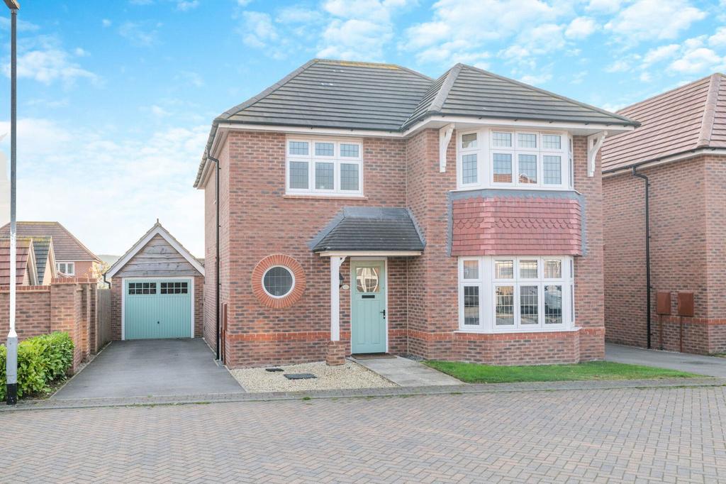 Primrose Drive, Highburton 3 bed detached house - £440,000