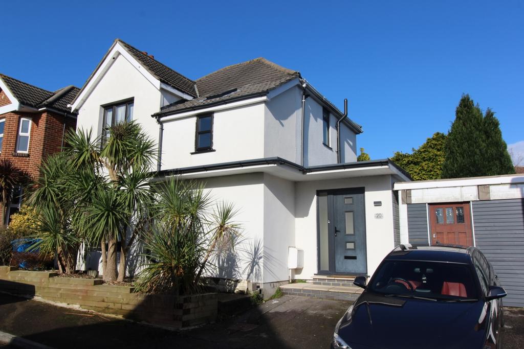 Phyldon Road, Poole 3 bed detached house - £1,750 pcm (£404 pw)