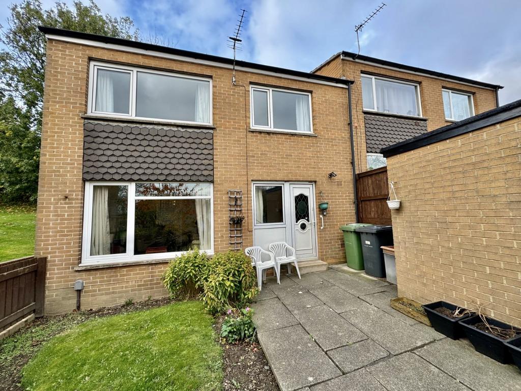 Firthcliffe Road, Liversedge, WF15 2 bed semi-detached house - £135,000