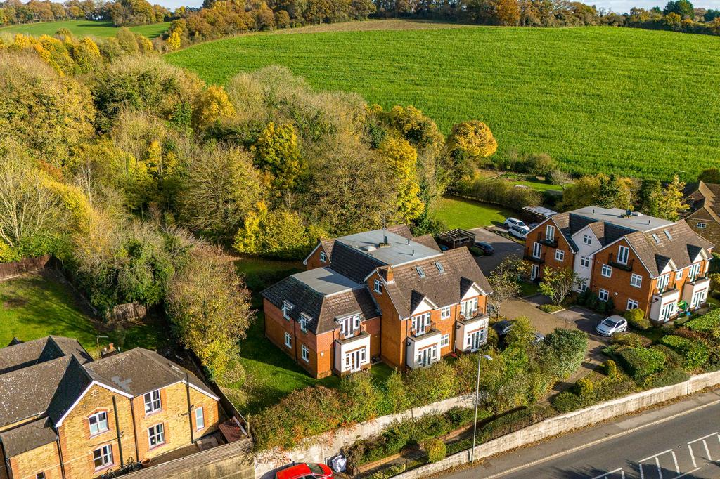 Folleys Place, Loudwater, HP10 2 bed flat - £335,000