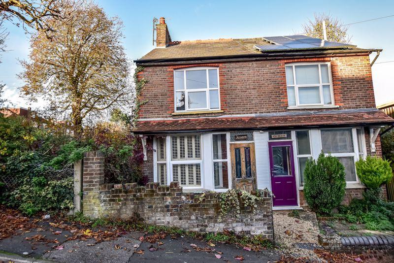 Addison Road, Chesham 2 bed semi-detached house for sale - £350,000