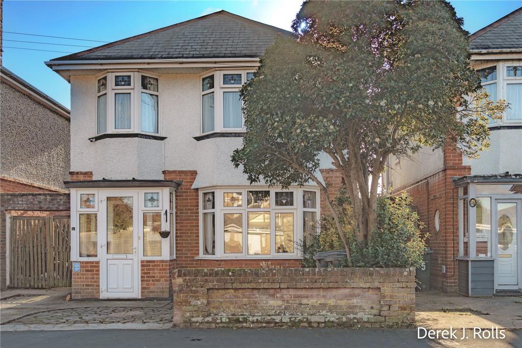 Barnes Road, Bournemouth, Dorset, BH10 3 bed detached house - £425,000