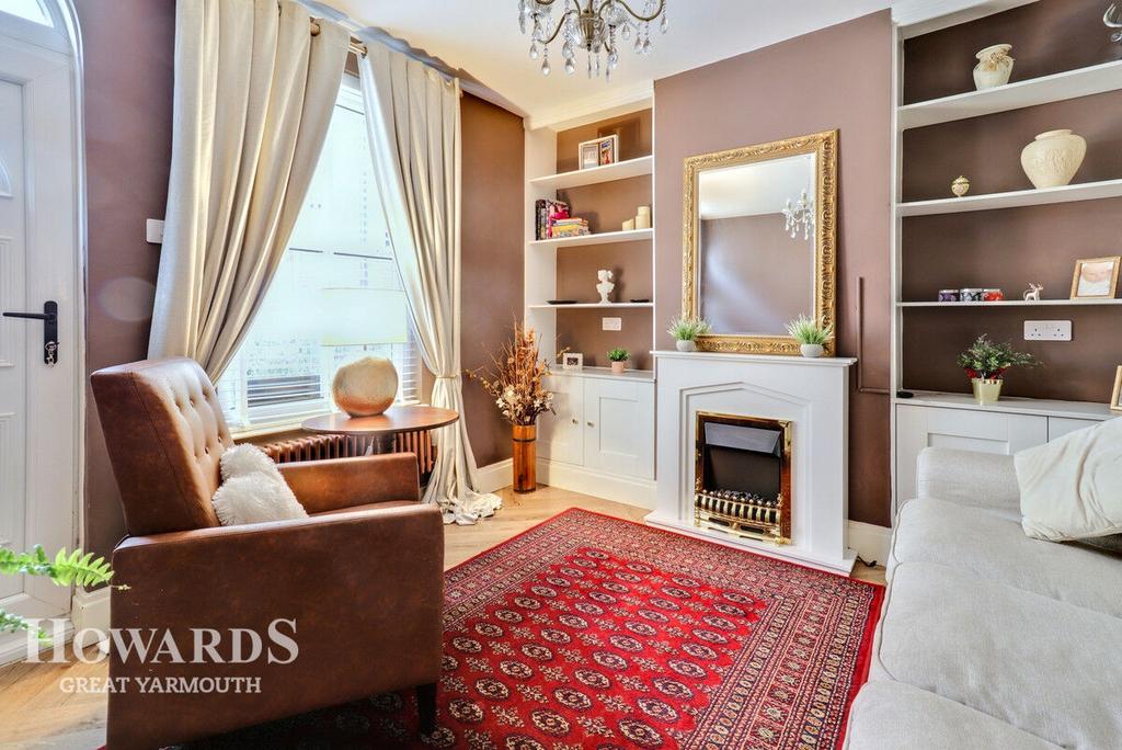 Coniston Square, Great Yarmouth 3 bed terraced house - £150,000