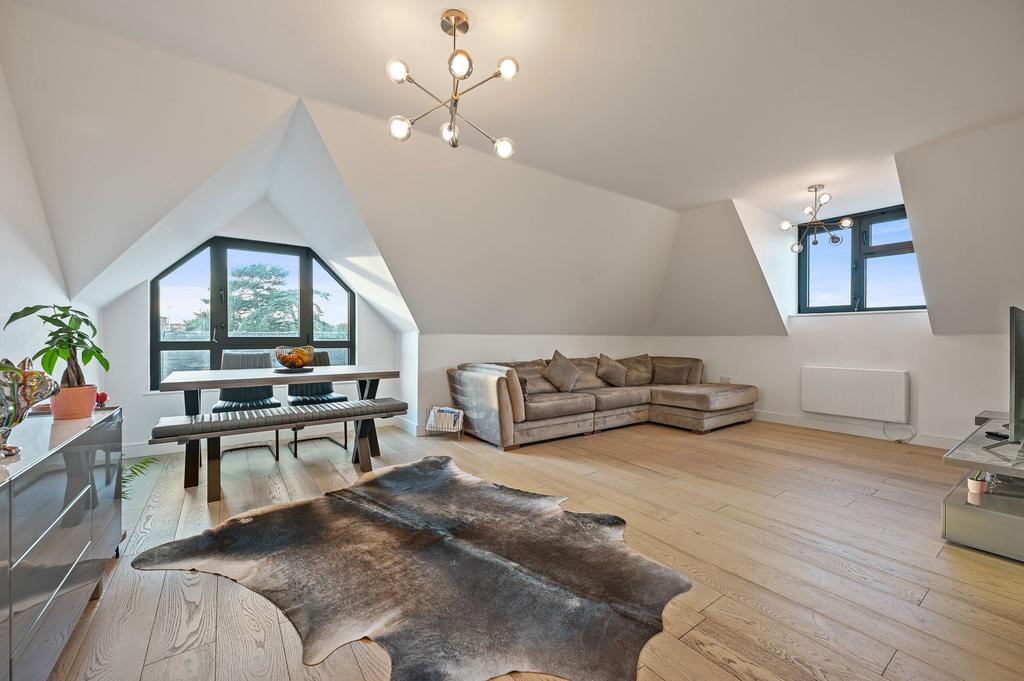 The Broadway, Cheam, SM3 2 bed apartment - £450,000
