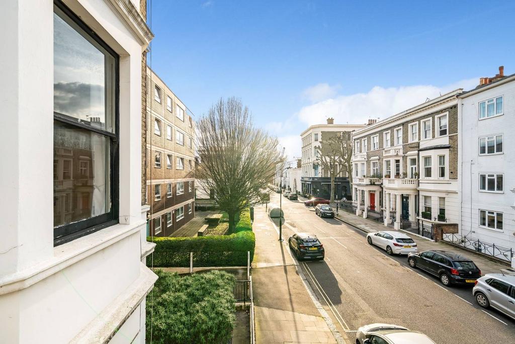 Comeragh Road, Barons Court, London, W14 1 bed flat to rent - £2,600 ...