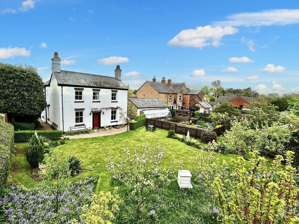 Betton Road, Market Drayton, TF9 3 bed detached house for sale - £450,000