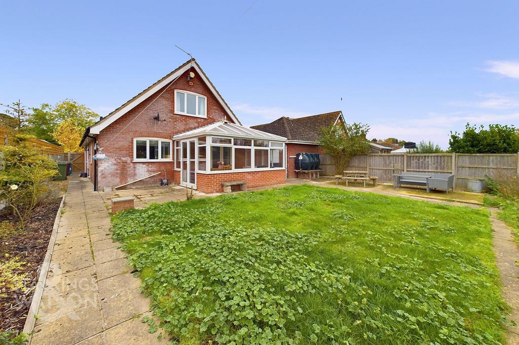 Station Road, Ditchingham, Bungay 5 bed chalet for sale - £425,000