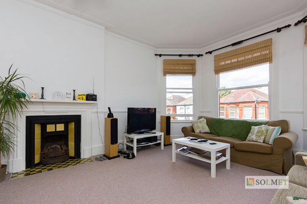 Manstone Road, London NW2 1 bed flat - £1,690 pcm (£390 pw)