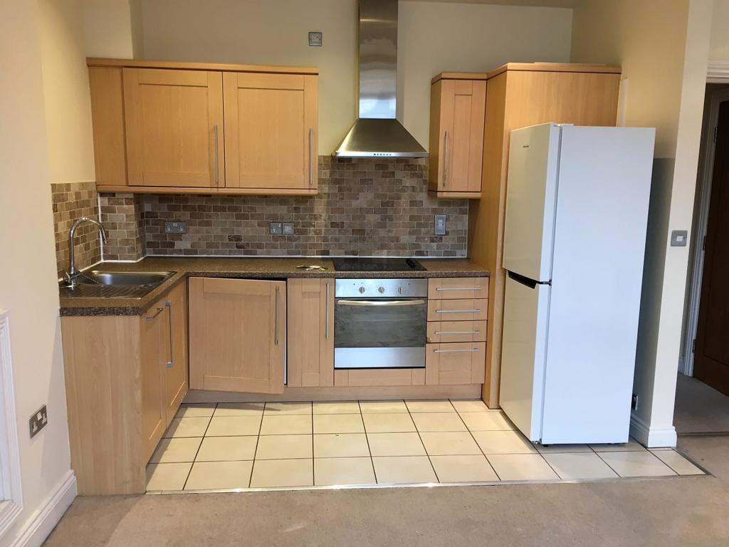 High Street, Lutterworth LE17 2 bed apartment - £775 pcm (£179 pw)