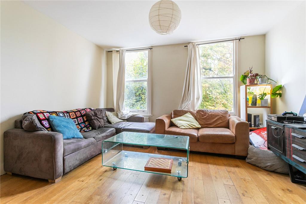 Evering Road, London, E5 3 bed apartment - £2,750 pcm (£635 pw)