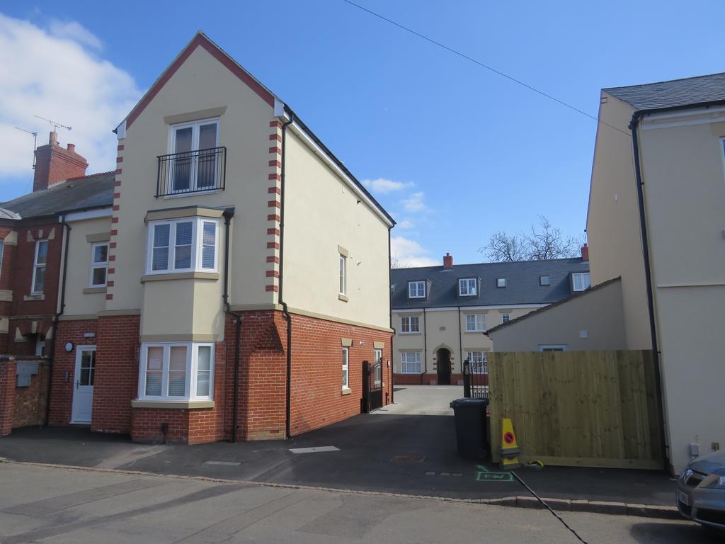 Temple Street, Rugby CV21 2 bed apartment to rent - £975 pcm (£225 pw)