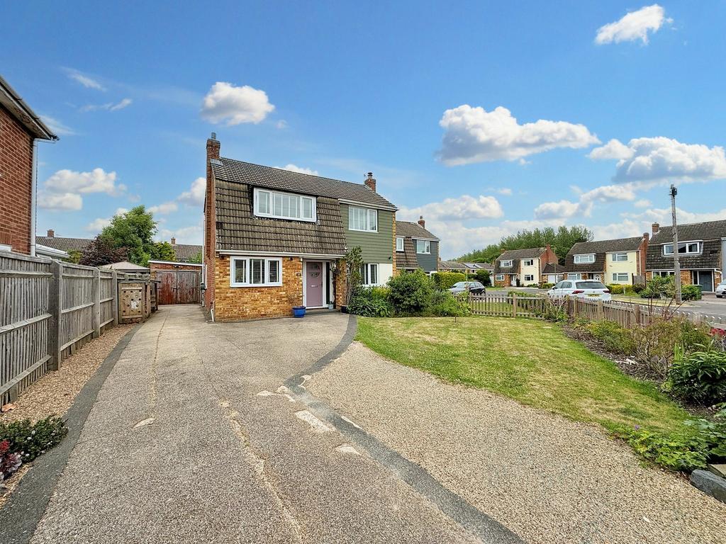 Laurel Crescent, Grove, Wantage, OX12 3 bed detached house - £425,000