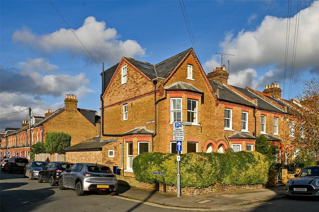 Bolton Road, Windsor, Berkshire, SL4 5 bed end of terrace house - £999,950