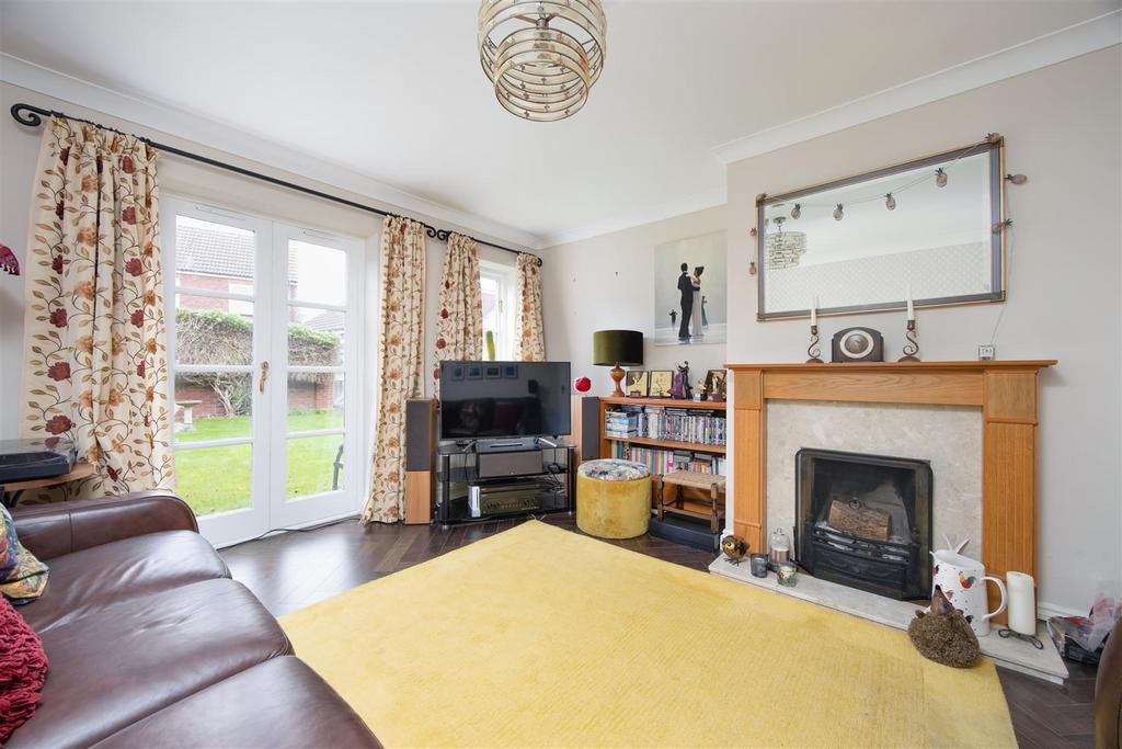Hilperton 3 bed detached house for sale - £325,000