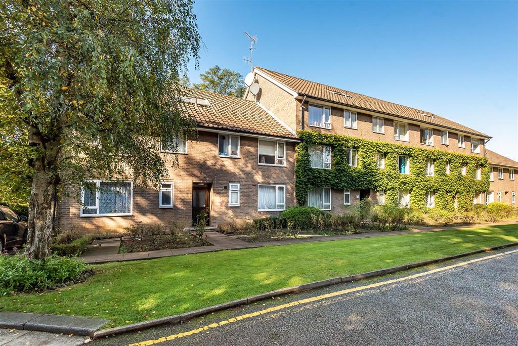 Moat Lodge, London Road, Harrow on... 1 bed flat - £1,350 pcm (£312 pw)