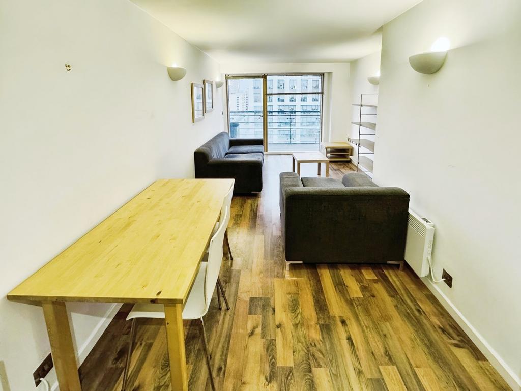 Riverside Way, Leeds, West Yorkshire... 2 bed flat - £850 pcm (£196 pw)