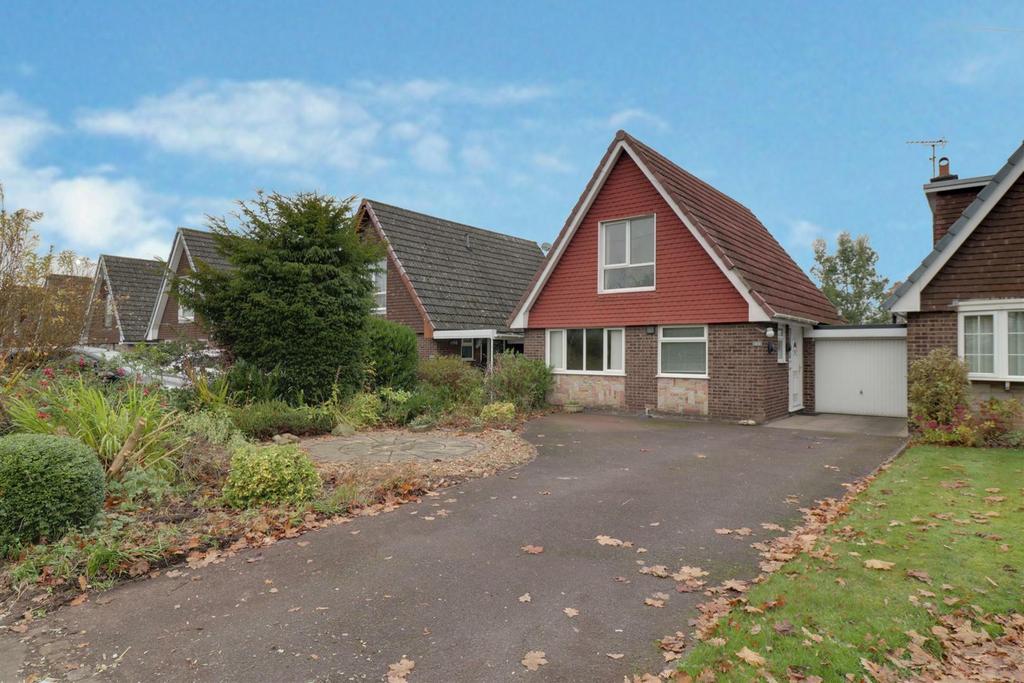 Sandbach Road, Church Lawton 3 bed detached bungalow - £255,000