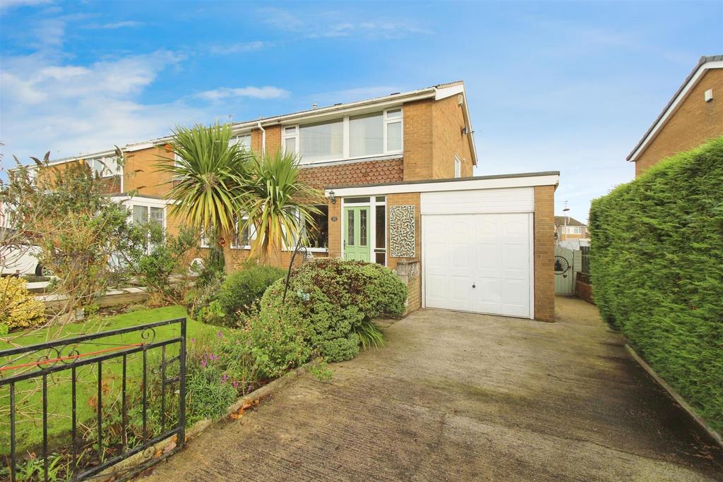 Lingdale Road, Bradford BD6 3 bed semi-detached house - £180,000
