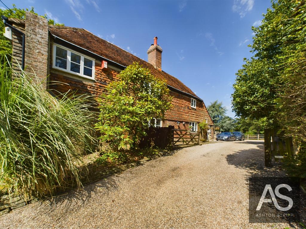 Hastings Road, Battle, TN33 4 bed character property - £950,000