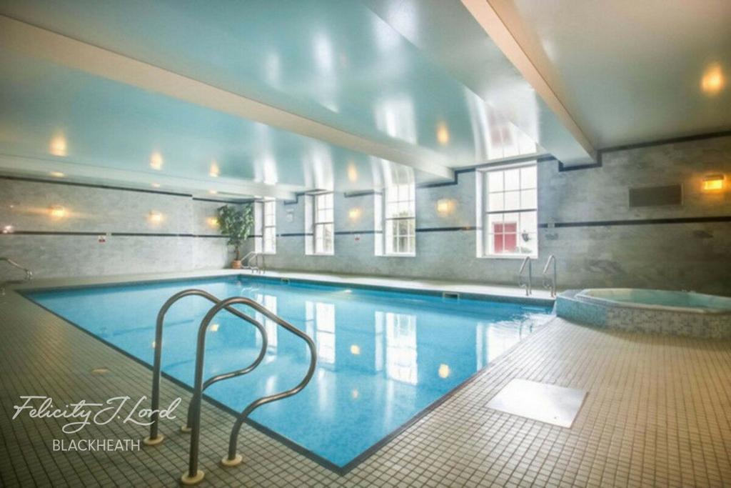 Gilbert Close, LONDON 2 bed apartment - £2,000 pcm (£462 pw)